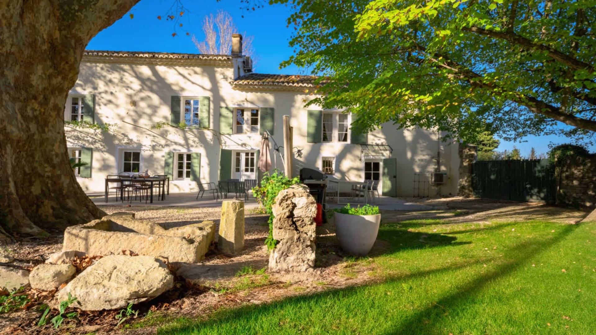 Villa for sale in L'isle-Sur-La-Sorgue, France | ID: 95229